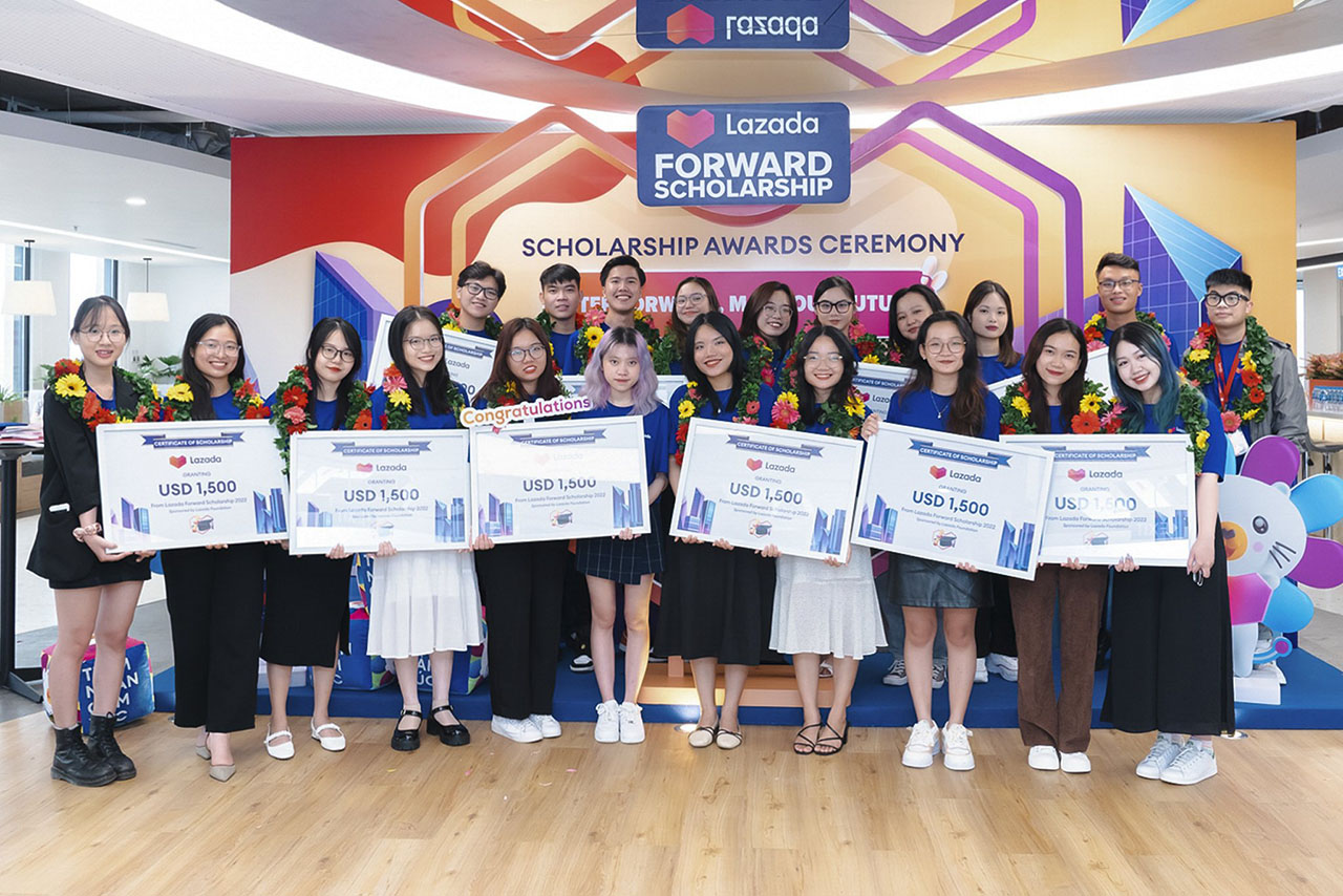 Lazada Vietnam dedicated to supporting community - The Saigon Times