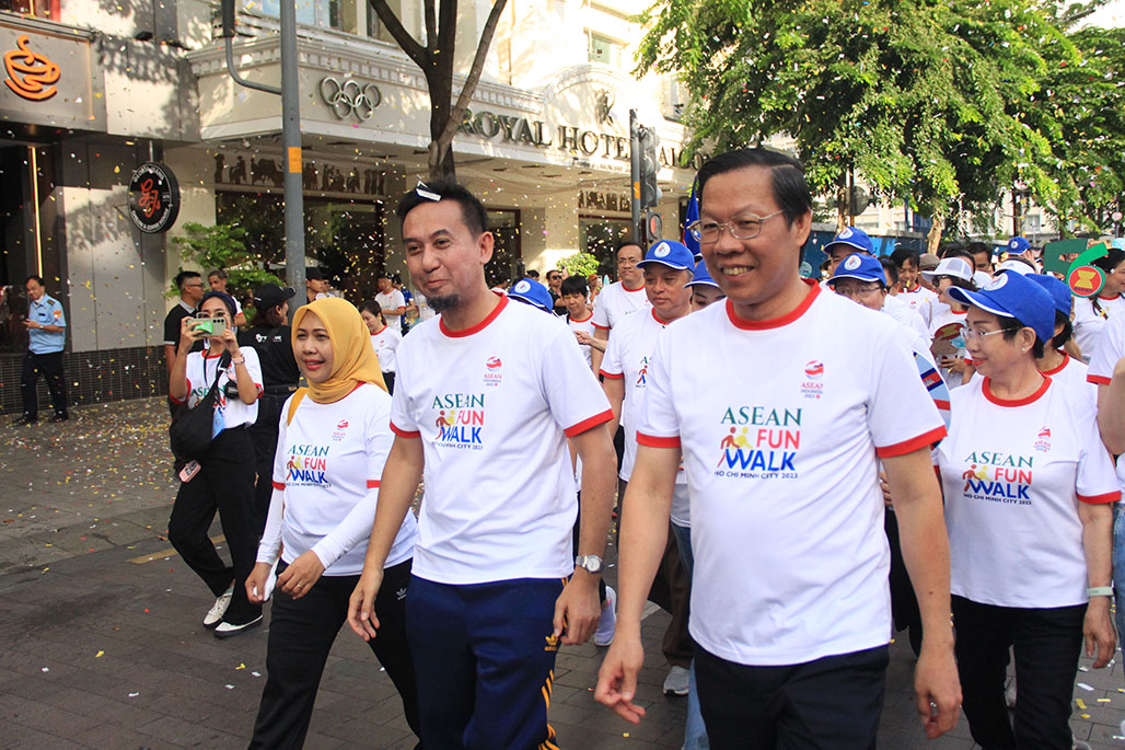 Walking event held in HCMC to celebrate ASEAN Day - The Saigon Times