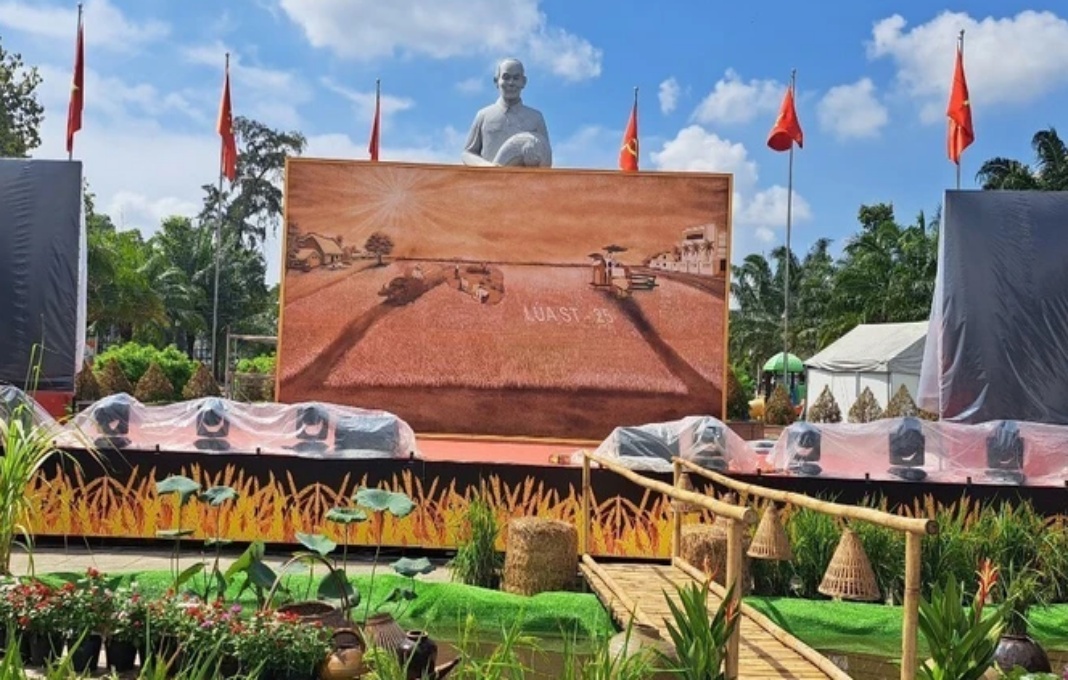 Vietnam’s largest ST25 rice painting - The Saigon Times