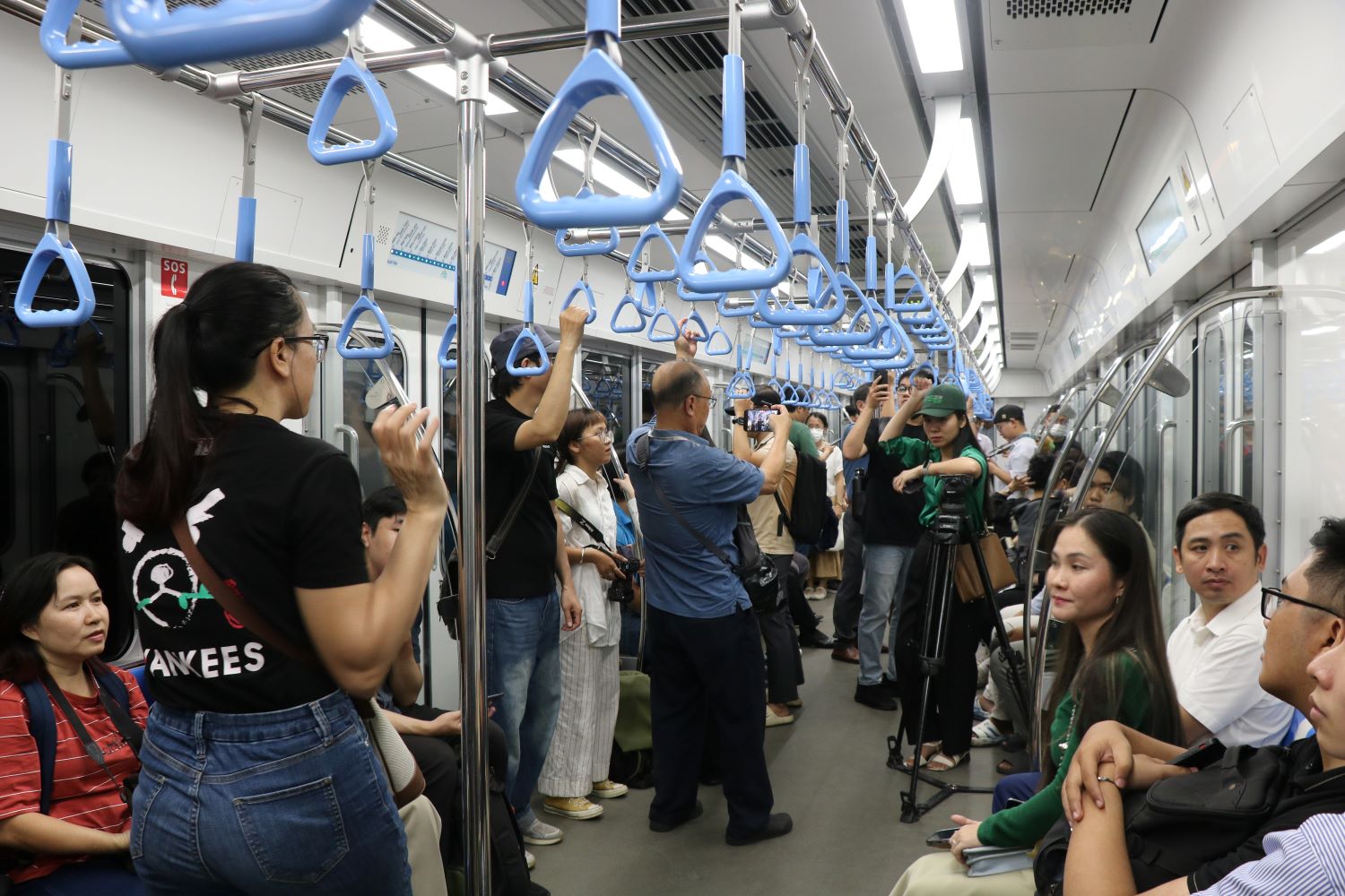 HCMC metro line attracts nearly 279,000 passengers in first three days ...