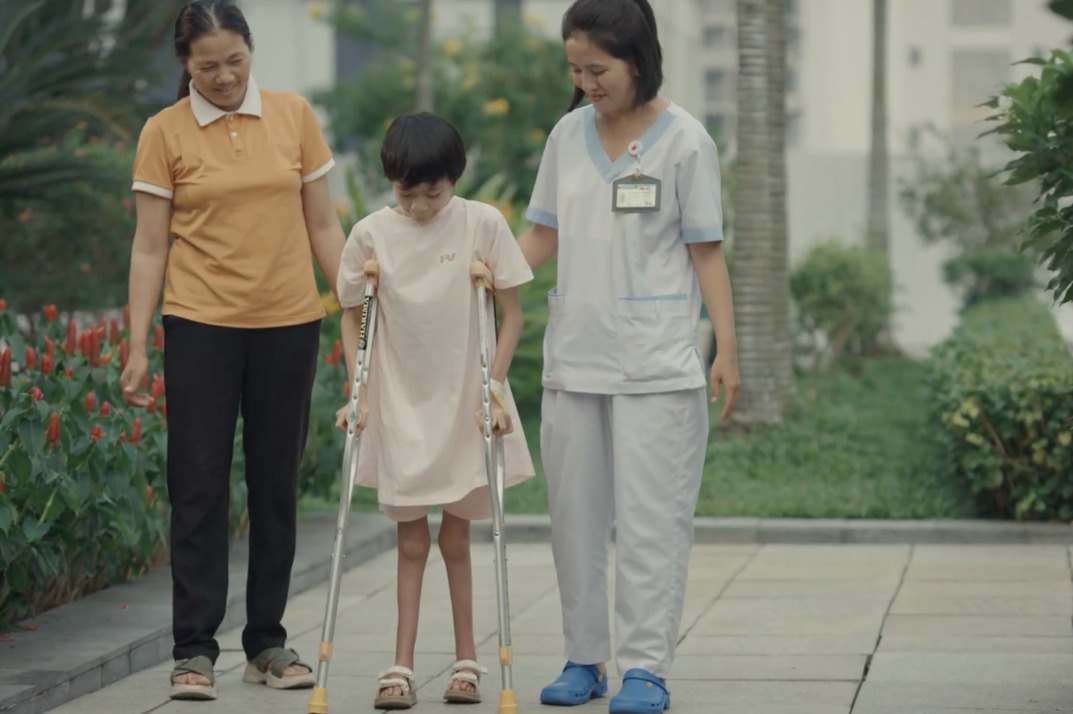 Young girl takes first steps after transformative surgery - The Saigon ...
