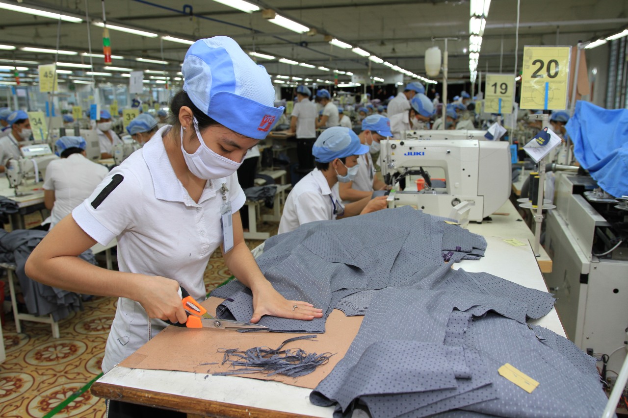 Nearly 80% of young workers in HCMC seek jobs on social media: survey ...