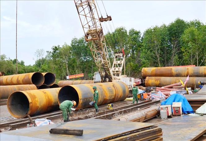 Ca Mau aims to complete site clearance for Ca Mau–Dat Mui Expressway by ...